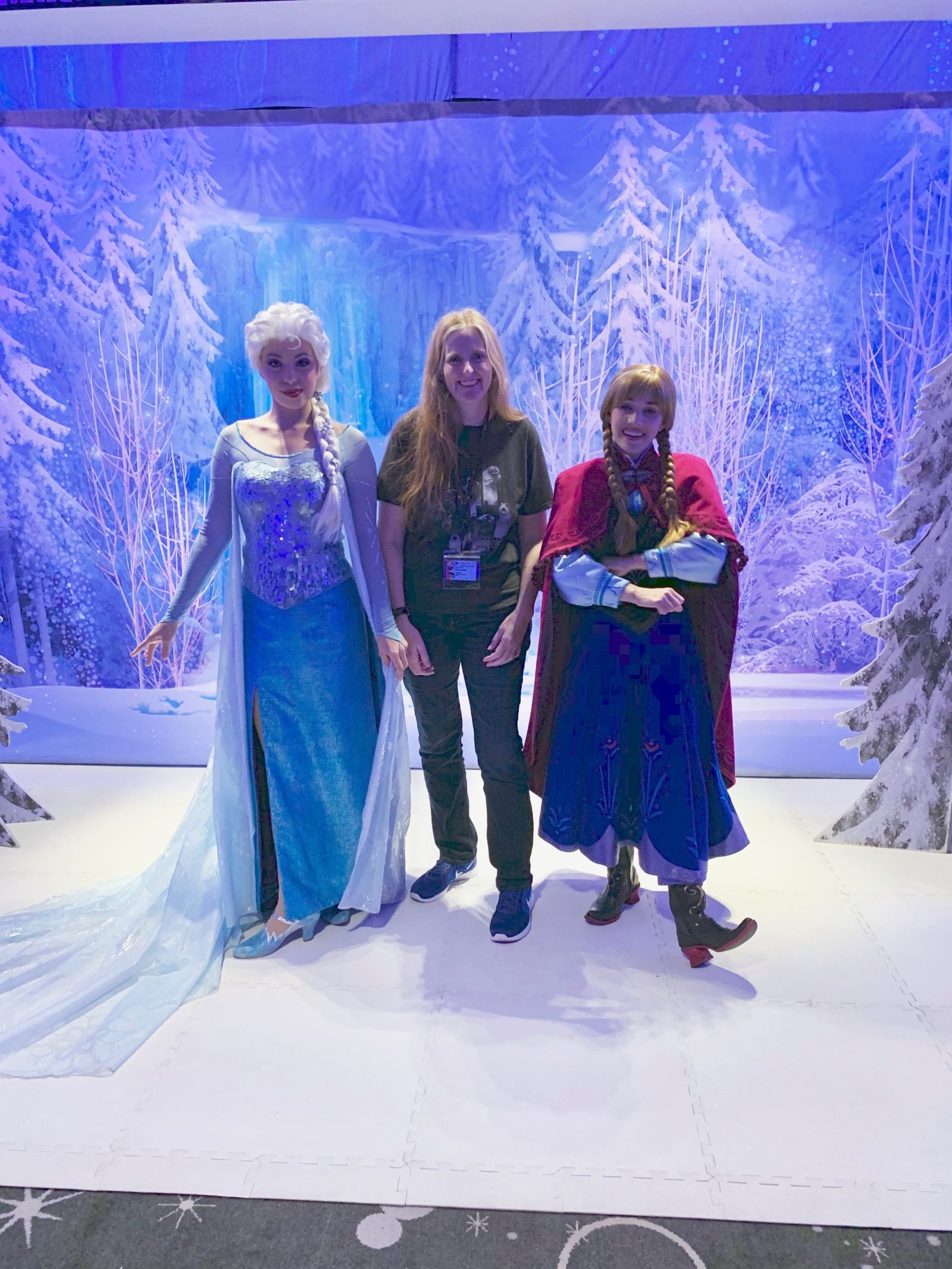 Ten Second Tip: Anna and Elsa – Epcot – Disney Over 50